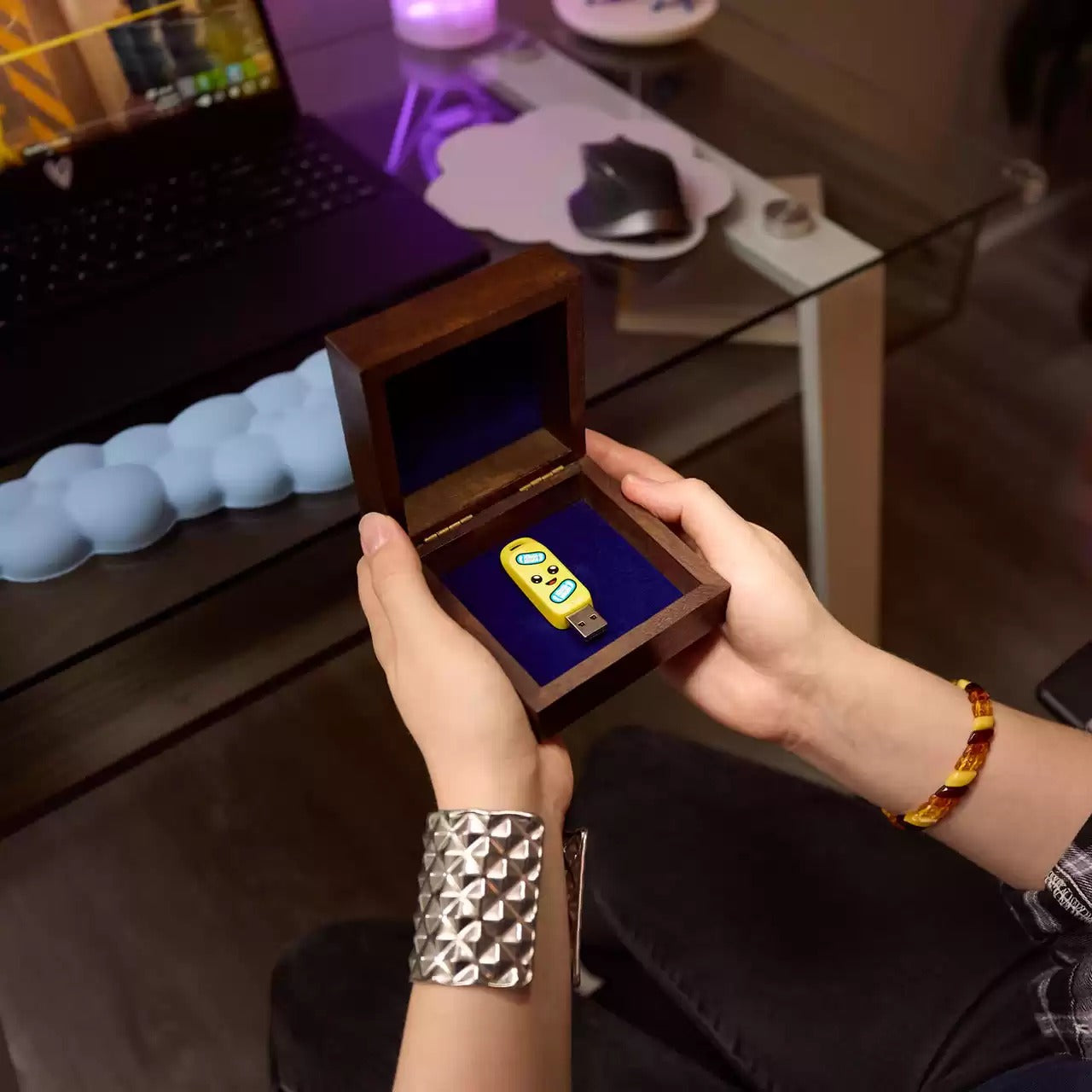 Roll over image to zoom in